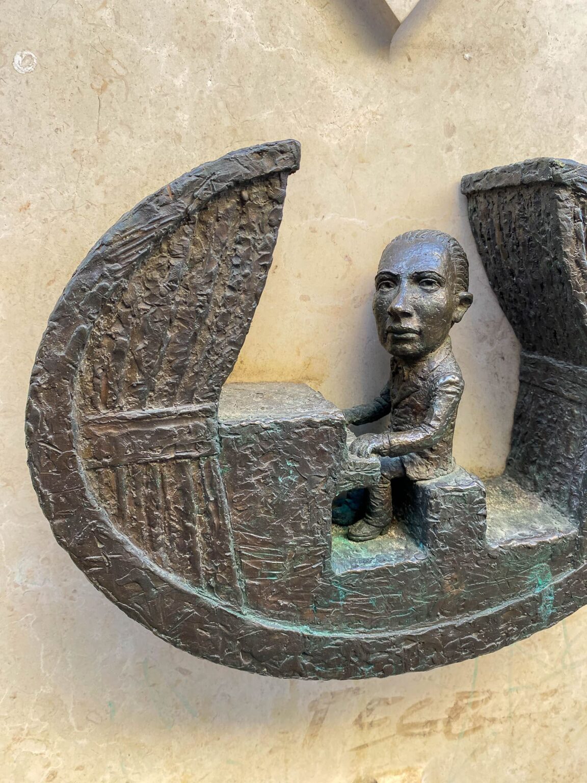 Treasure hunt in Budapest – find the Kolodko mini statues