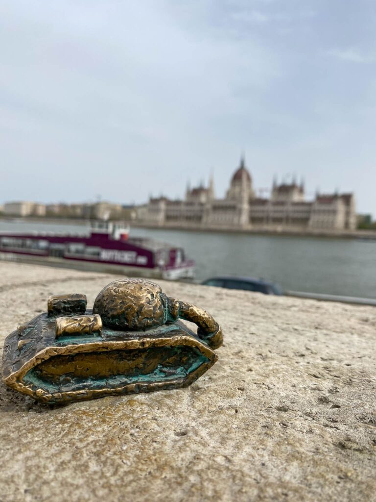 Treasure hunt in Budapest – find the Kolodko mini statues